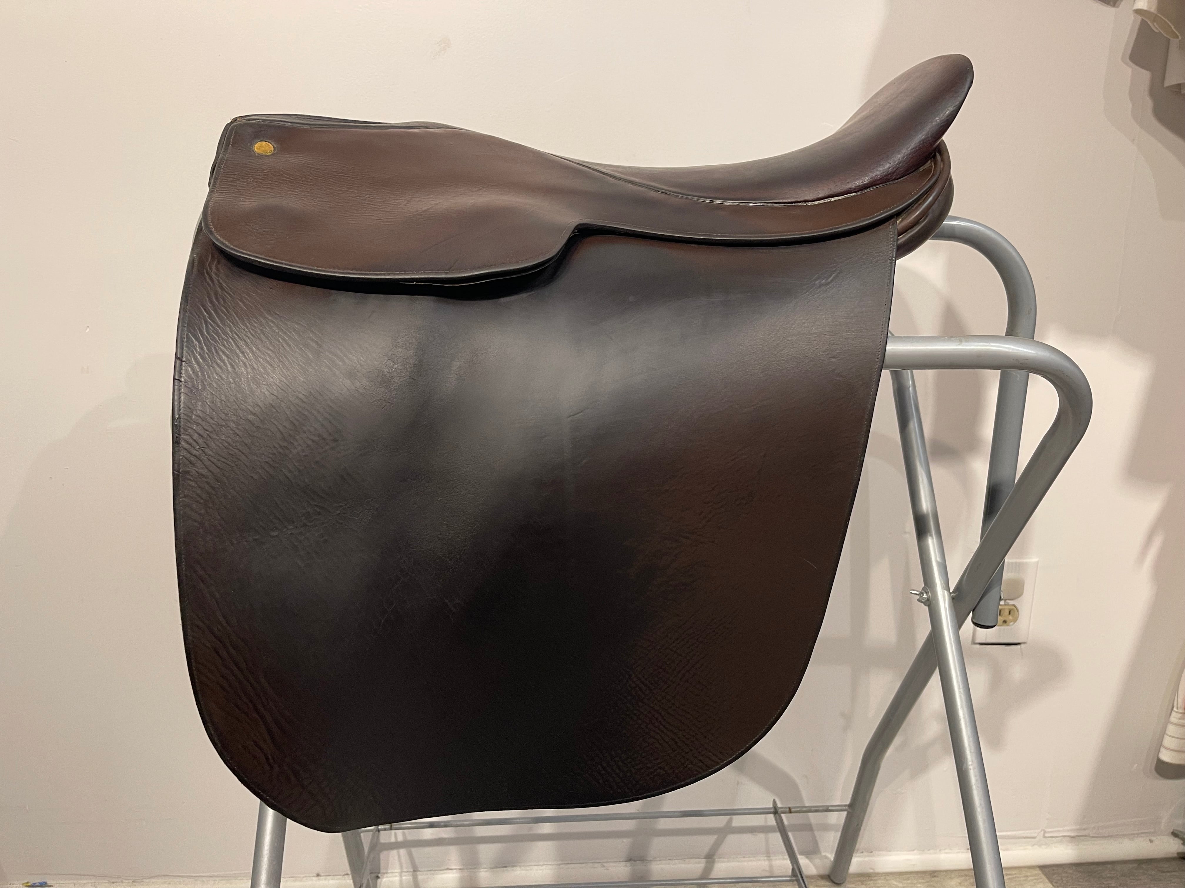 20.5in Blue Ribbon Cutback Saddle with Adjustable Bar – My Trainer’s Closet